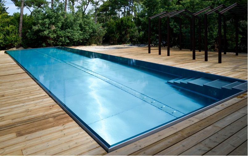 L'inox, un choix esthétique et moderne pour sublimer votre piscine